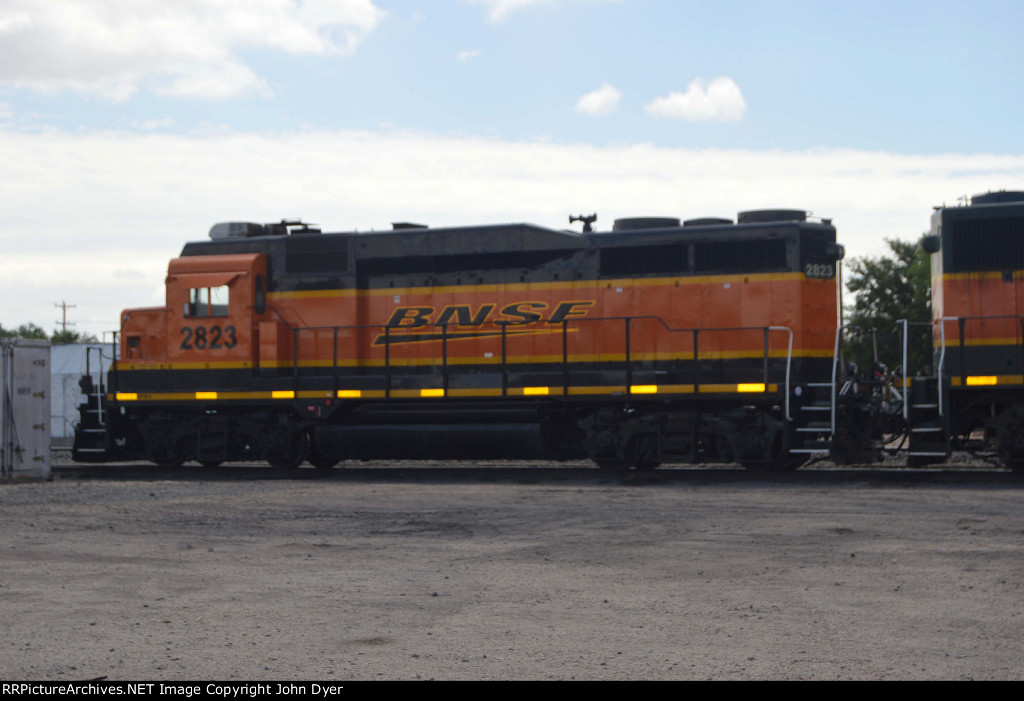 BNSF 2823